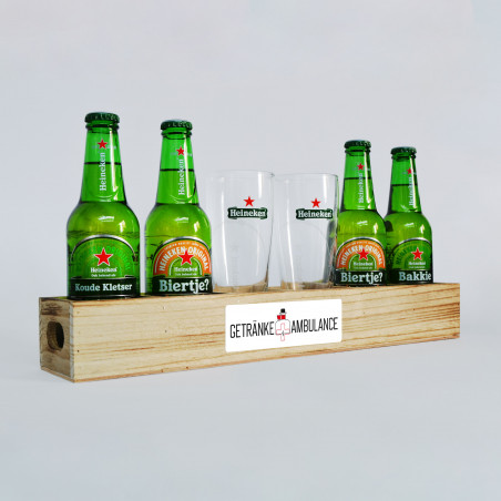 Halber Biermeter mit Heineken und zwei Gläser